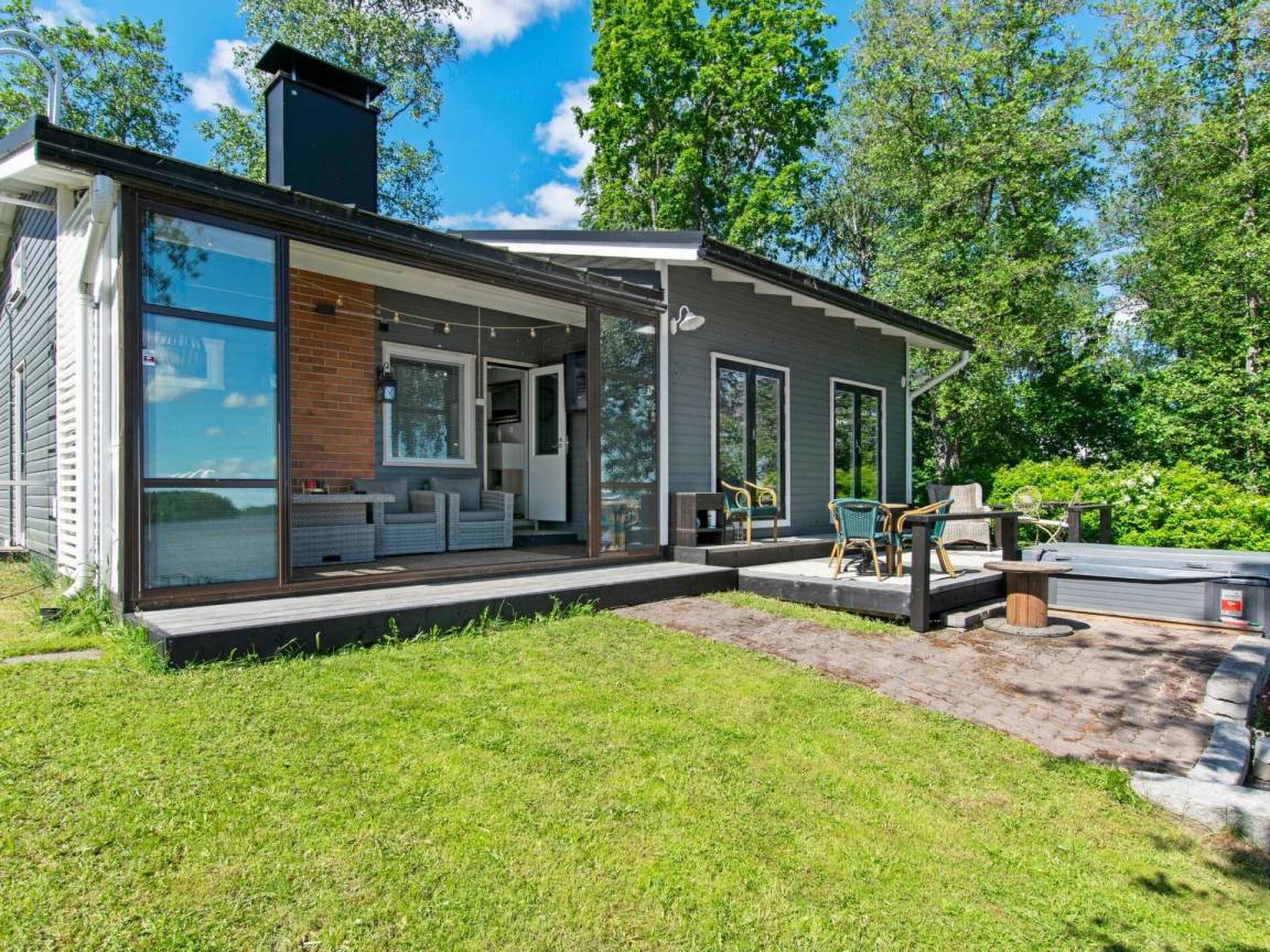 75 M² Talo ∙ 2 Makuuhuonetta ∙ 5 Vierasta - Akaa