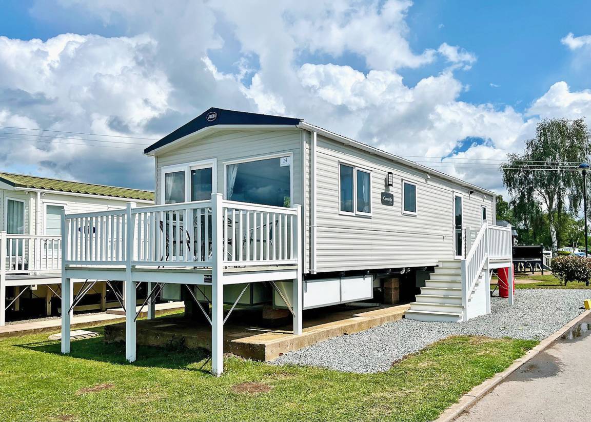 Caravan ∙ 2 Bedrooms ∙ 6 Guests - Evesham