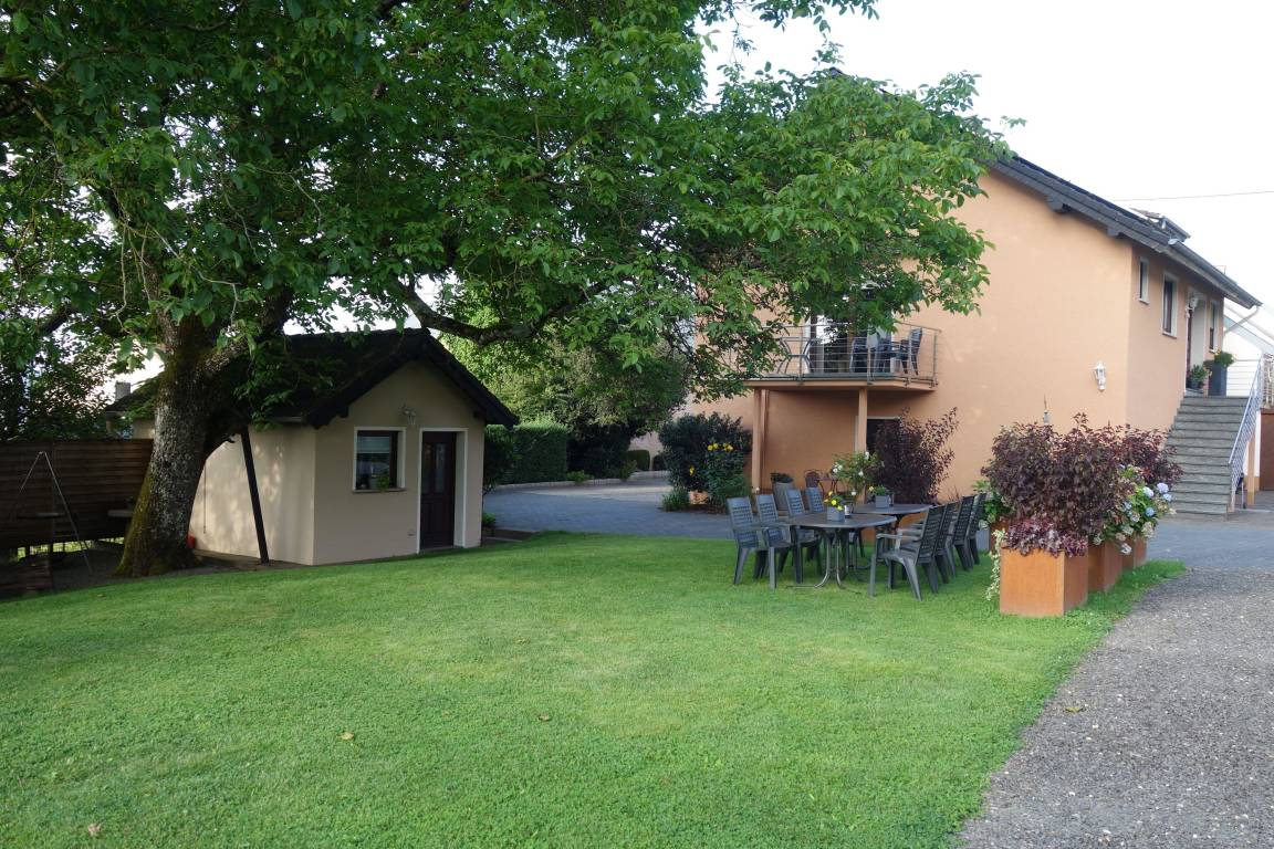 160 M² Ferienwohnung ∙ 5 Schlafzimmer ∙ 10 Gäste - Bitburg