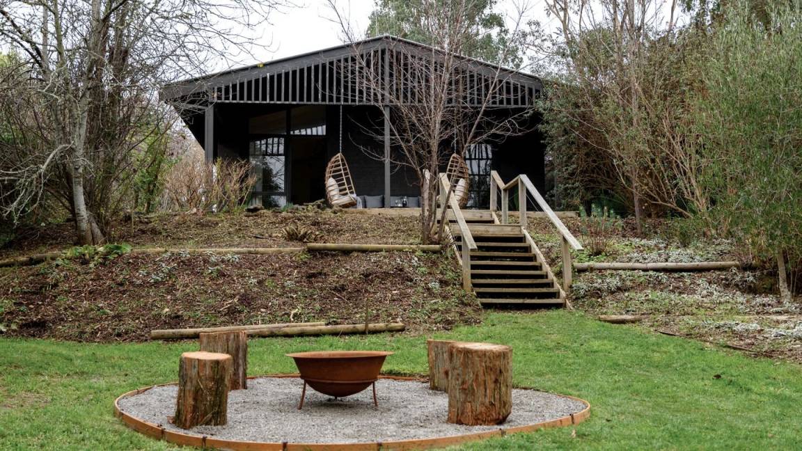 Accommodation ∙ 2 Bedrooms ∙ 4 Guests - Daylesford