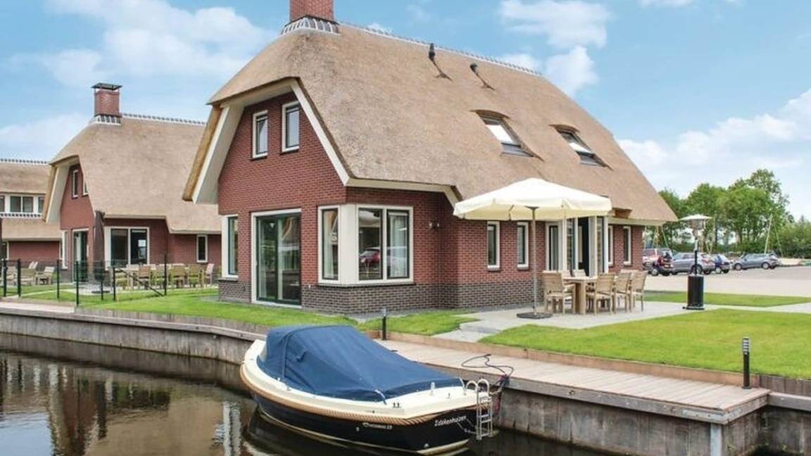 195 M² Ferienhaus ∙ 4 Schlafzimmer ∙ 8 Gäste - Lemmer