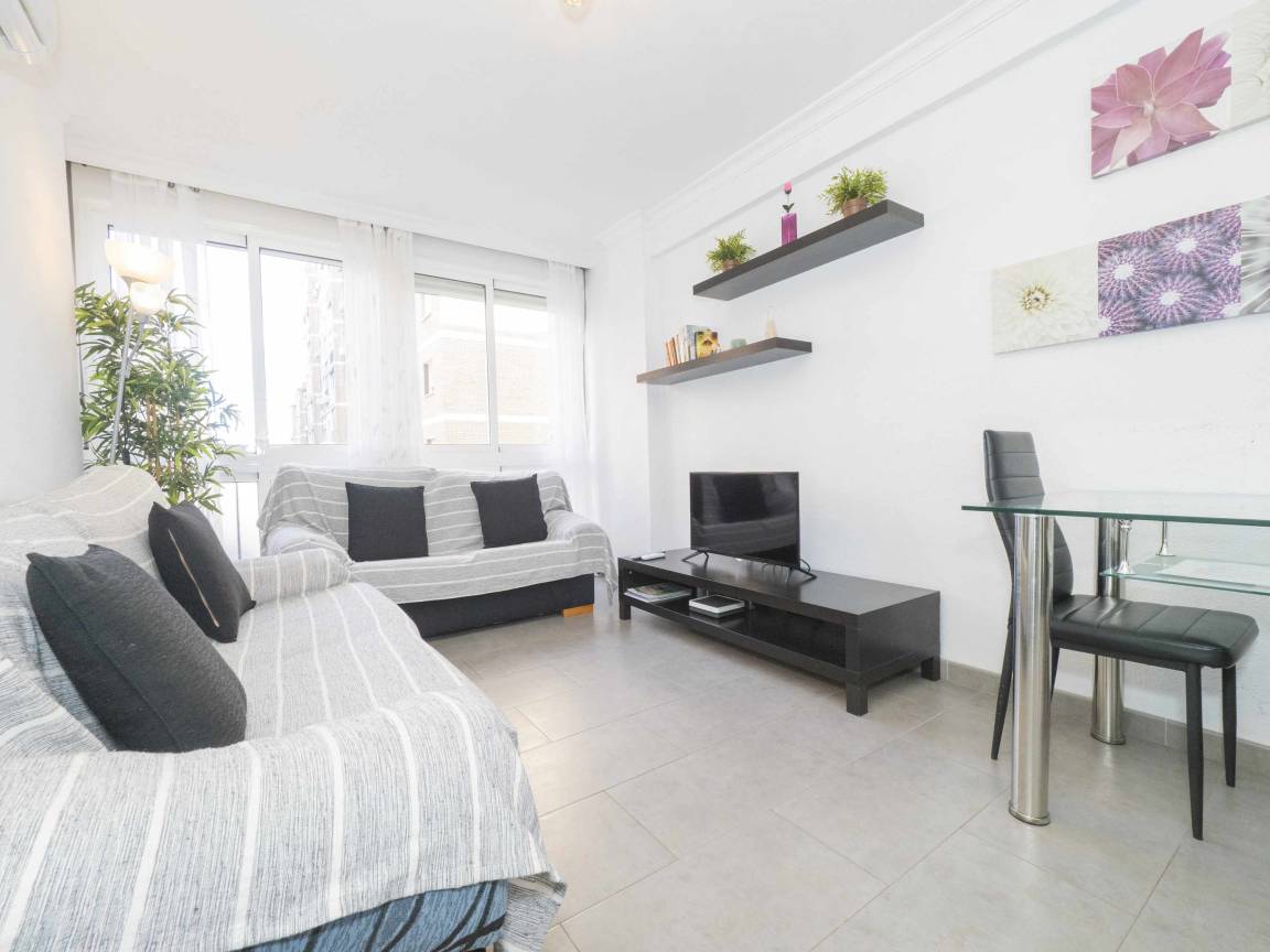 60 M² Apartment ∙ 2 Bedrooms ∙ 4 Guests - Málaga
