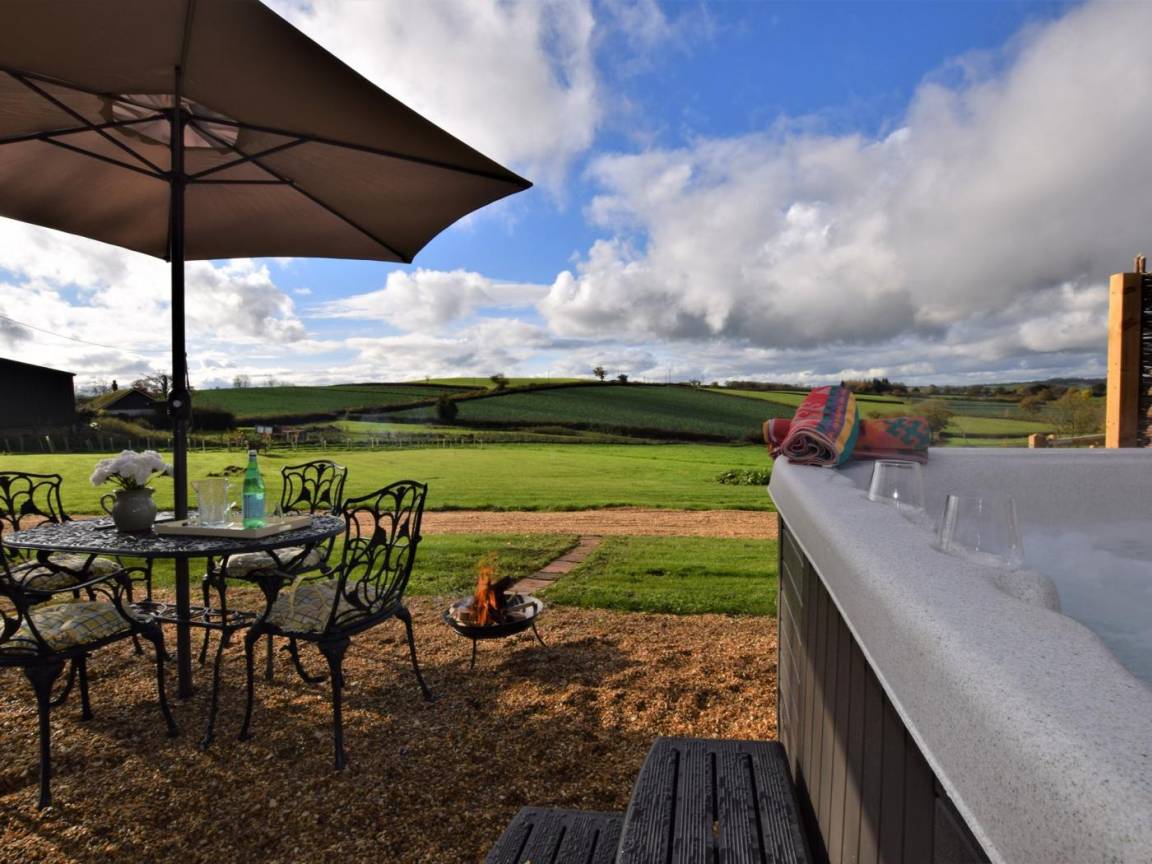 Cottage ∙ 2 Bedrooms ∙ 4 Guests - Bickleigh Castle