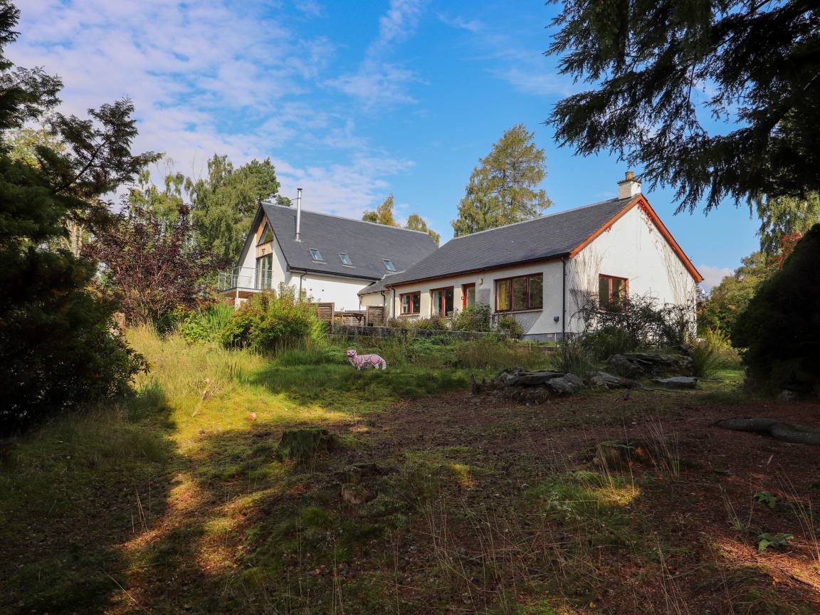 Cottage ∙ 2 Bedrooms ∙ 4 Guests - Newtonmore