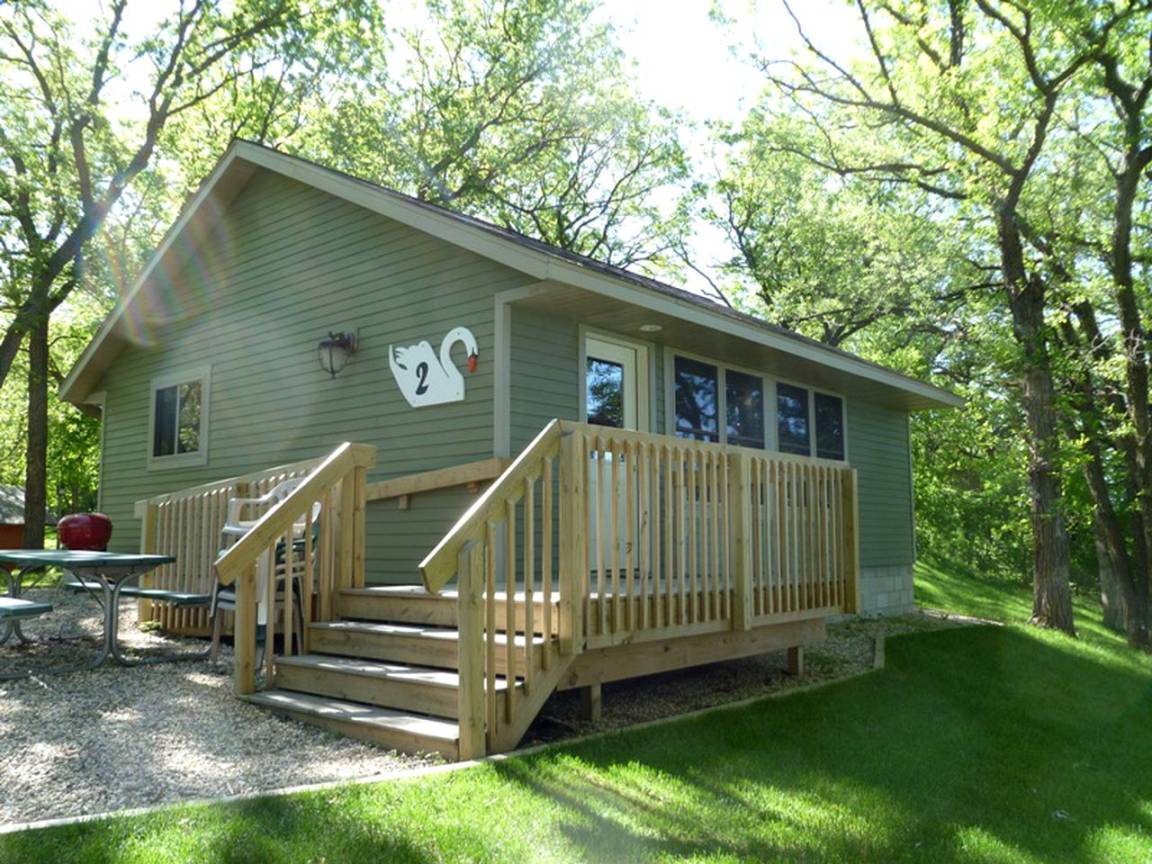 House ∙ 2 Bedrooms ∙ 6 Guests - Swan Lake, Fergus Falls