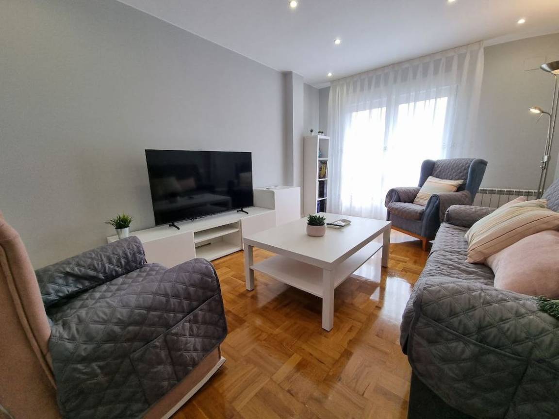 79 M² Appartement ∙ 3 Slaapkamers ∙ 6 Gasten - Gijón