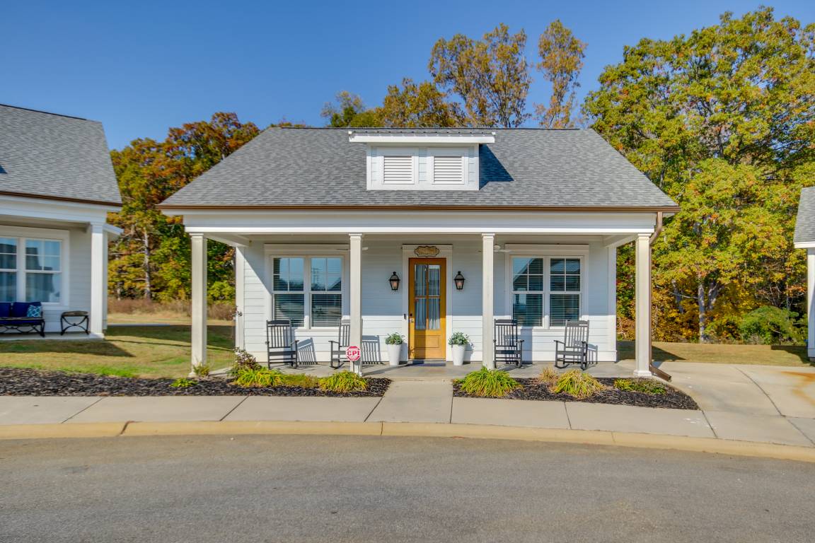 91 M² Cottage ∙ 2 Bedrooms ∙ 6 Guests - Greenwood, SC