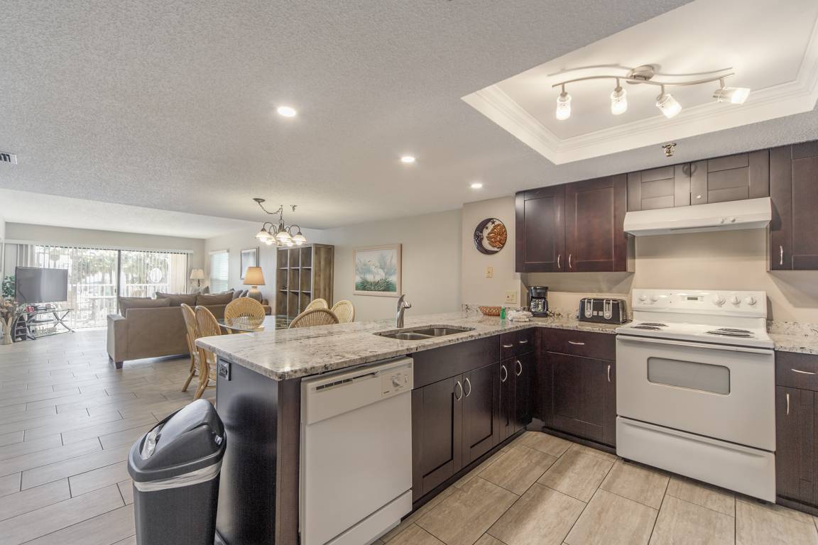 106 M² Condo ∙ 2 Bedrooms ∙ 8 Guests - Madeira Beach, FL