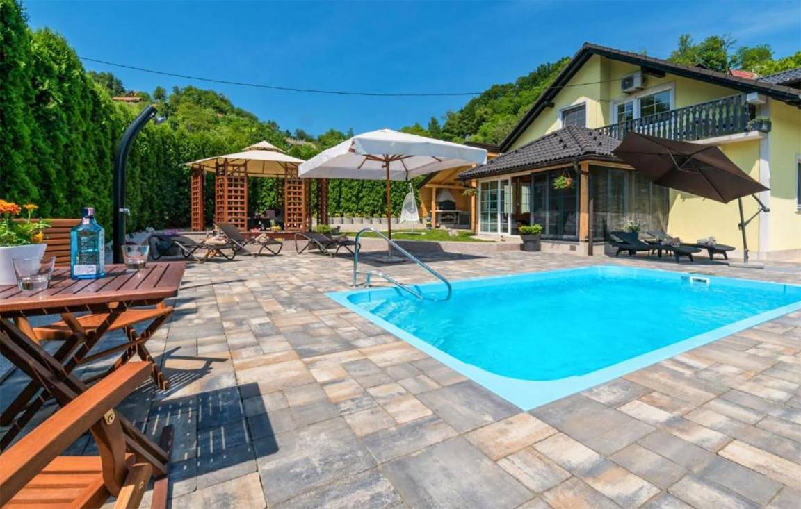 210 M² Ferienhaus ∙ 4 Schlafzimmer ∙ 10 Gäste - Krapinske toplice