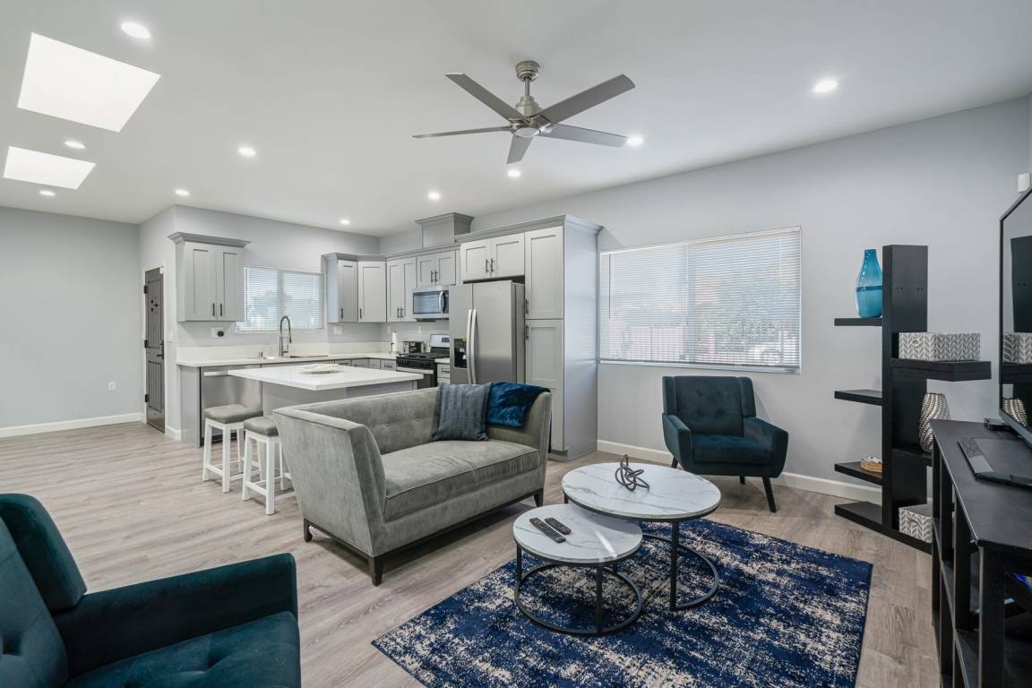 139 M² House ∙ 3 Bedrooms ∙ 8 Guests - Los Angeles, CA