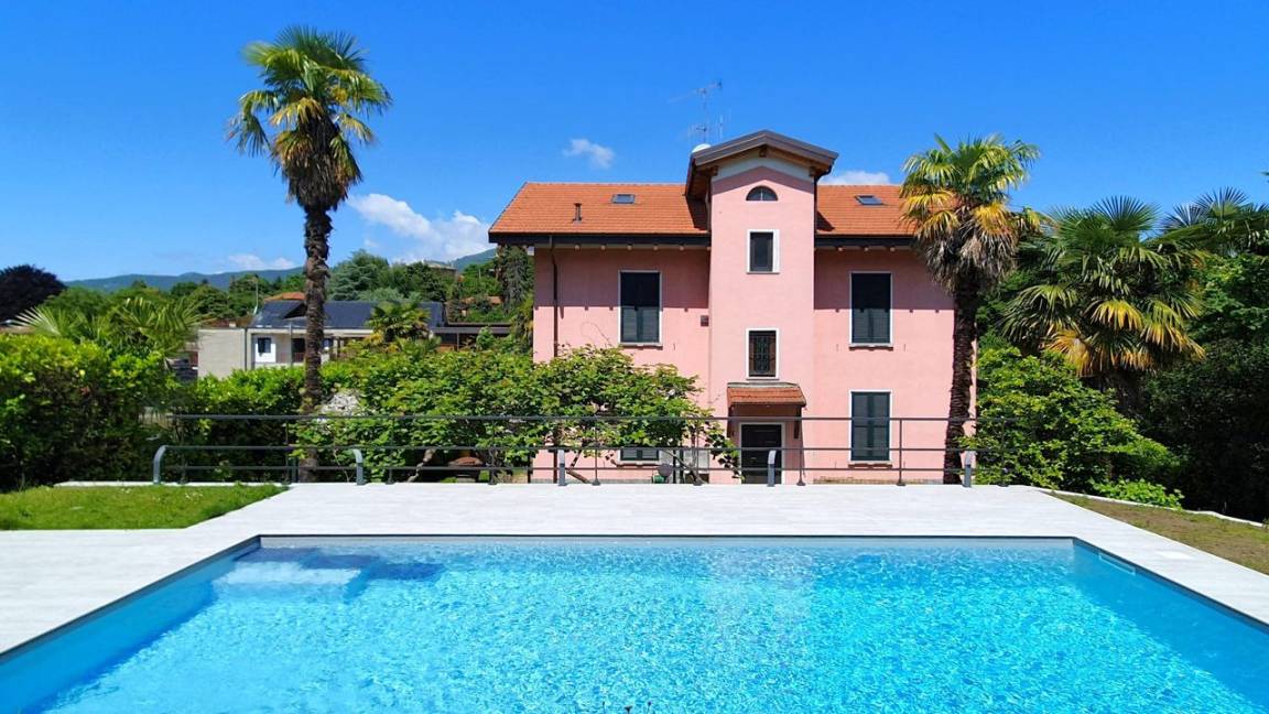 280 M² Maison De Vacances ∙ 4 Chambres ∙ 10 Personnes - Luino