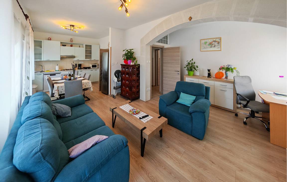 100 M² Appartement ∙ 3 Chambres ∙ 7 Personnes - Pula