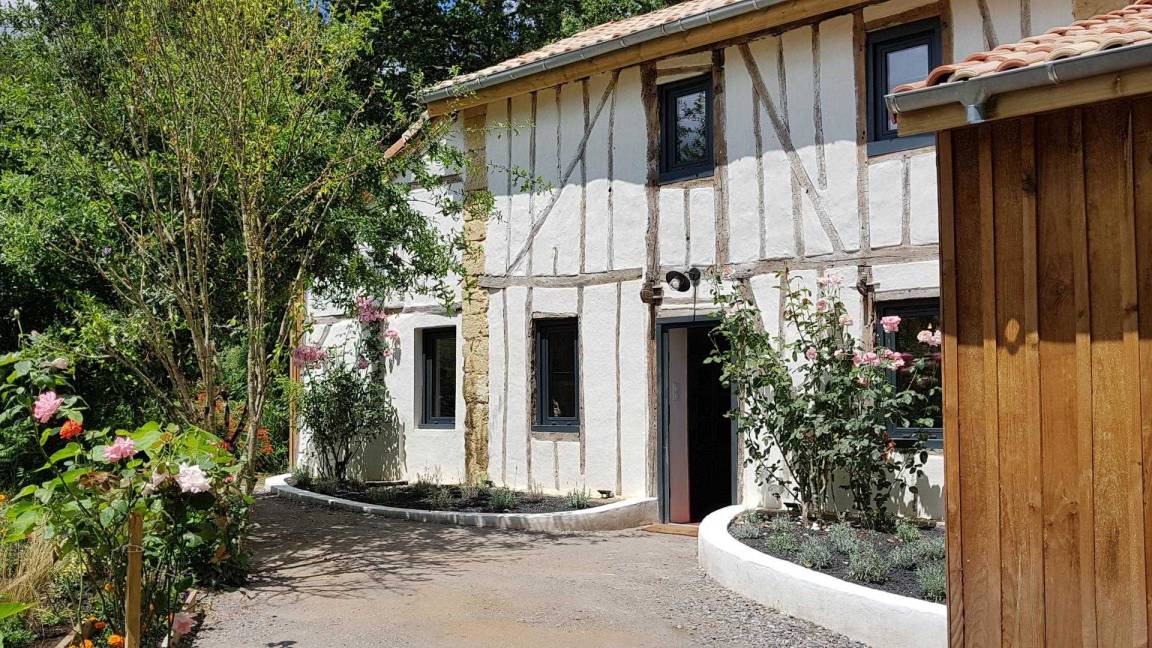 121 M² Gîte ∙ 2 Chambres ∙ 4 Personnes - Eugénie-les-Bains
