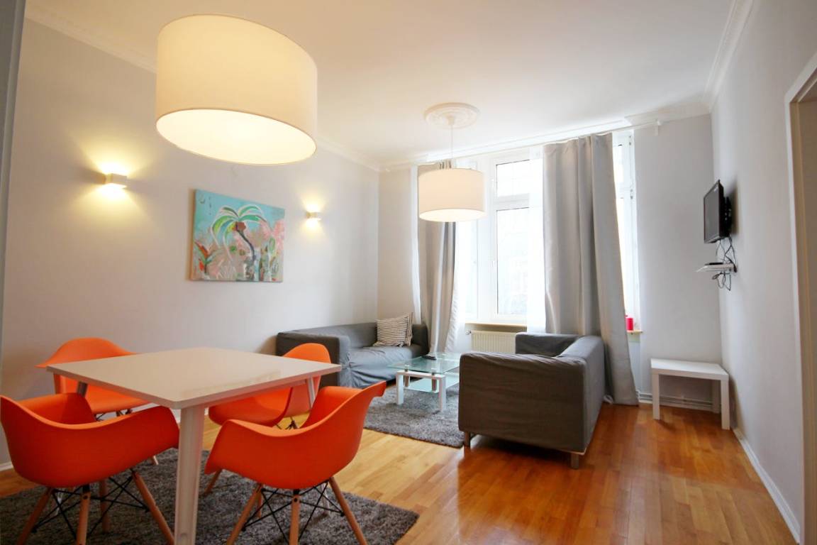 55 M² Apartment ∙ 2 Bedrooms ∙ 3 Guests - Frankfurt