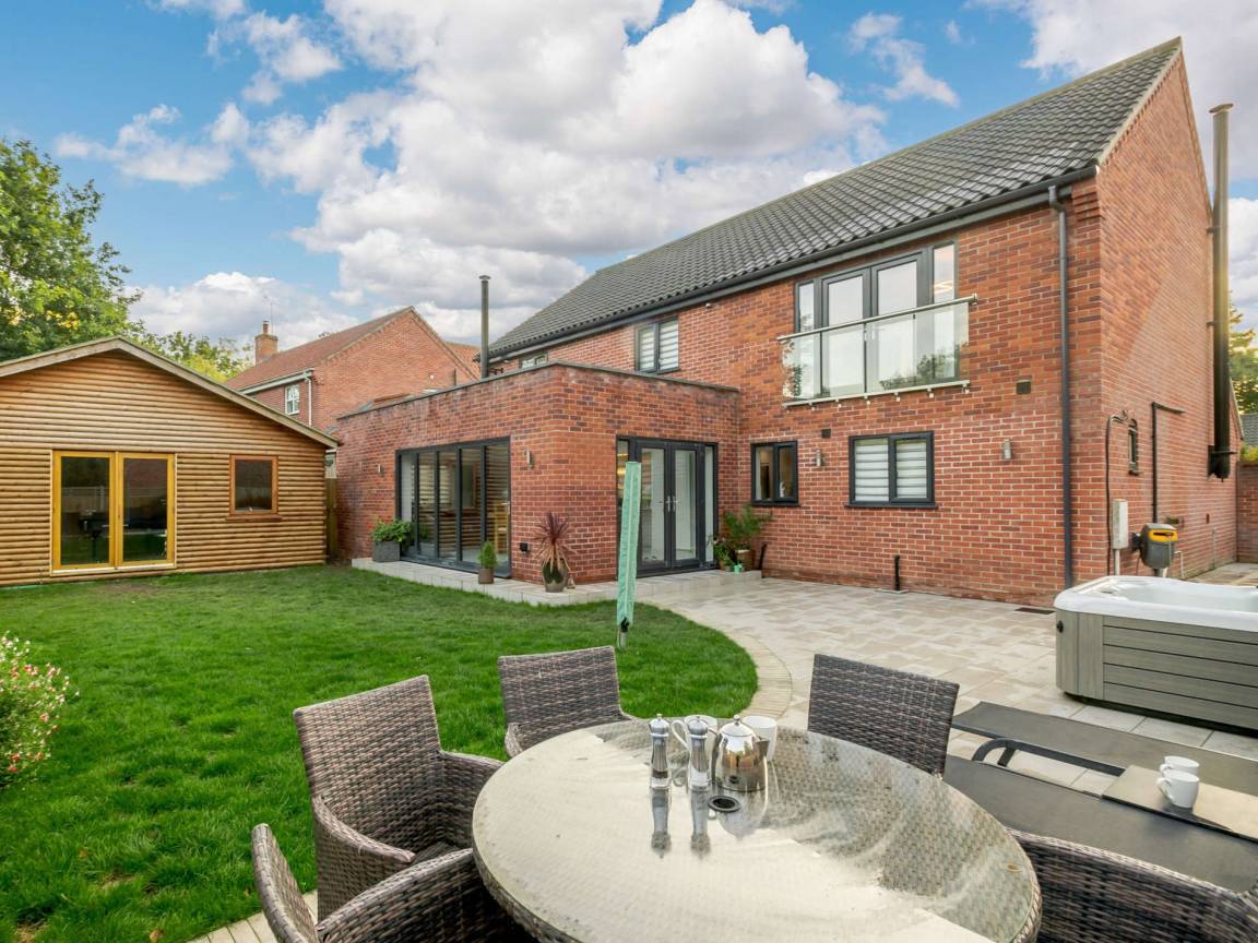 Cottage ∙ 4 Bedrooms ∙ 8 Guests - Norwich