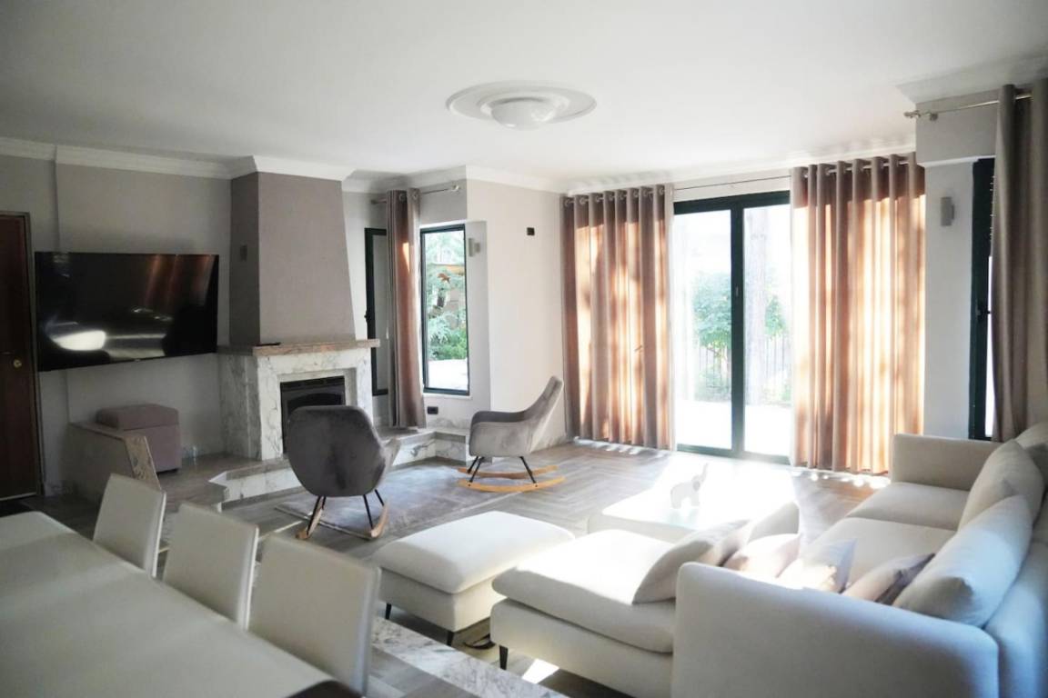 300 M² Casa ∙ 5 Camere Da Letto ∙ 11 Ospiti - Golem