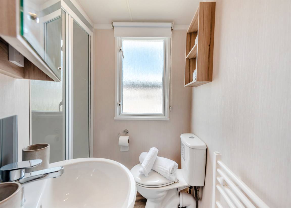 Caravan ∙ 2 Bedrooms ∙ 4 Guests - Newquay