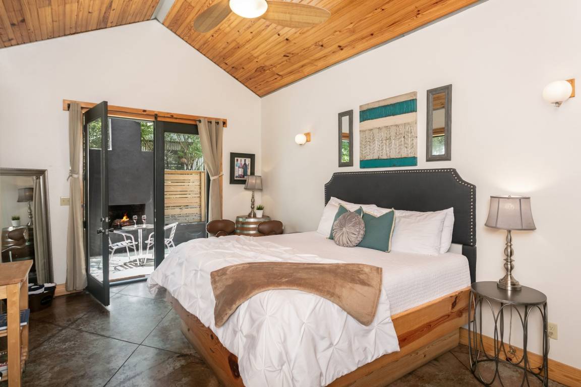 Apartment ∙ 1 Bedroom ∙ 2 Guests - Fredericksburg, TX