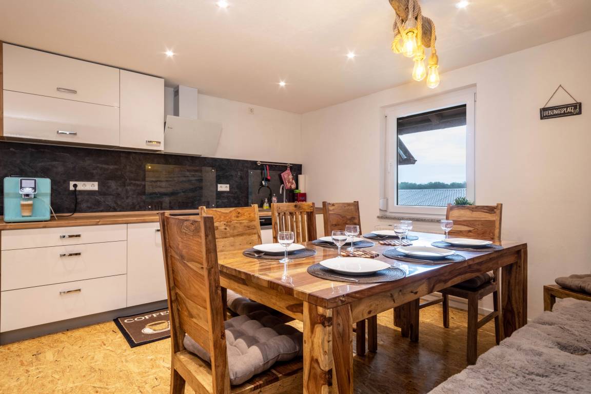 100 M² Ferienwohnung ∙ 4 Schlafzimmer ∙ 10 Gäste - Friedrichshafen