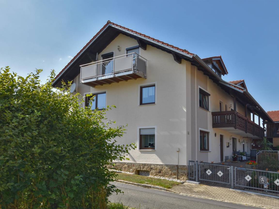 100 M² Huoneisto ∙ 2 Makuuhuonetta ∙ 4 Vierasta - Furth im Wald
