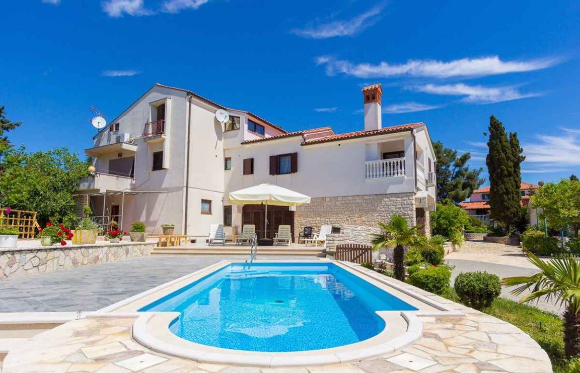 75 M² Appartamento Vacanza ∙ 2 Camere Da Letto ∙ 5 Ospiti - Premantura