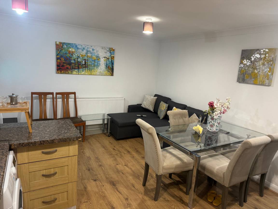 65 M² Apartment ∙ 2 Bedrooms ∙ 6 Guests - Hounslow