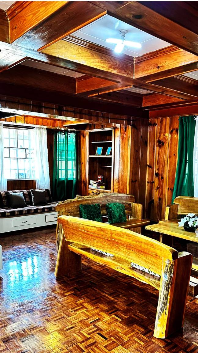 100 M² House ∙ 3 Bedrooms ∙ 23 Guests - Baguio