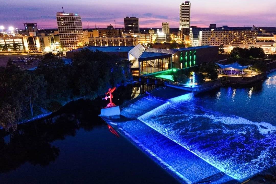 139 M² House ∙ 3 Bedrooms ∙ 7 Guests - South Bend, IN