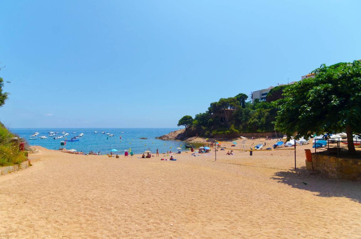 120 M² Villa ∙ 4 Bedrooms ∙ 7 Guests - Tossa de Mar