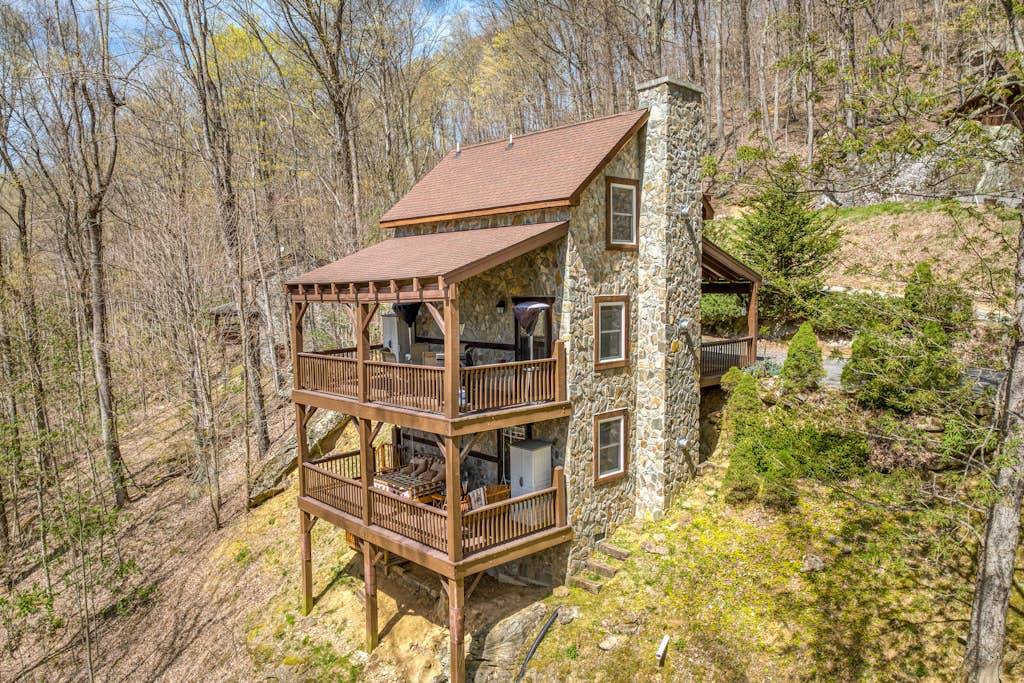 Cabin ∙ 2 Bedrooms ∙ 6 Guests - Roan Mountain, TN