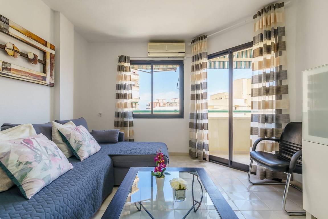 85 M² Apartamento ∙ 2 Habitaciones ∙ 6 Huéspedes - Torremolinos
