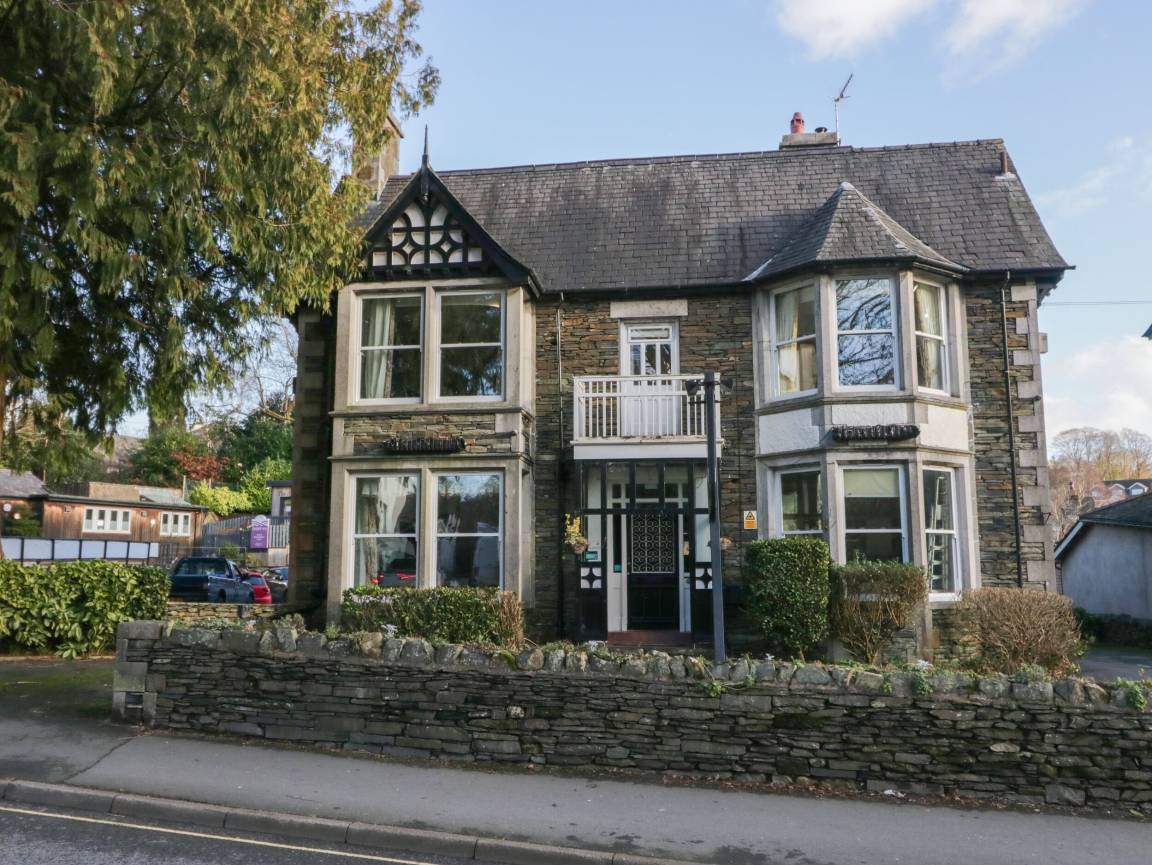 Cottage ∙ 9 Bedrooms ∙ 18 Guests - Windermere, UK