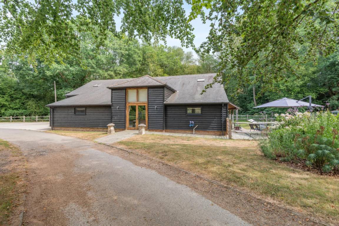 Cottage ∙ 4 Bedrooms ∙ 10 Guests - Tenterden