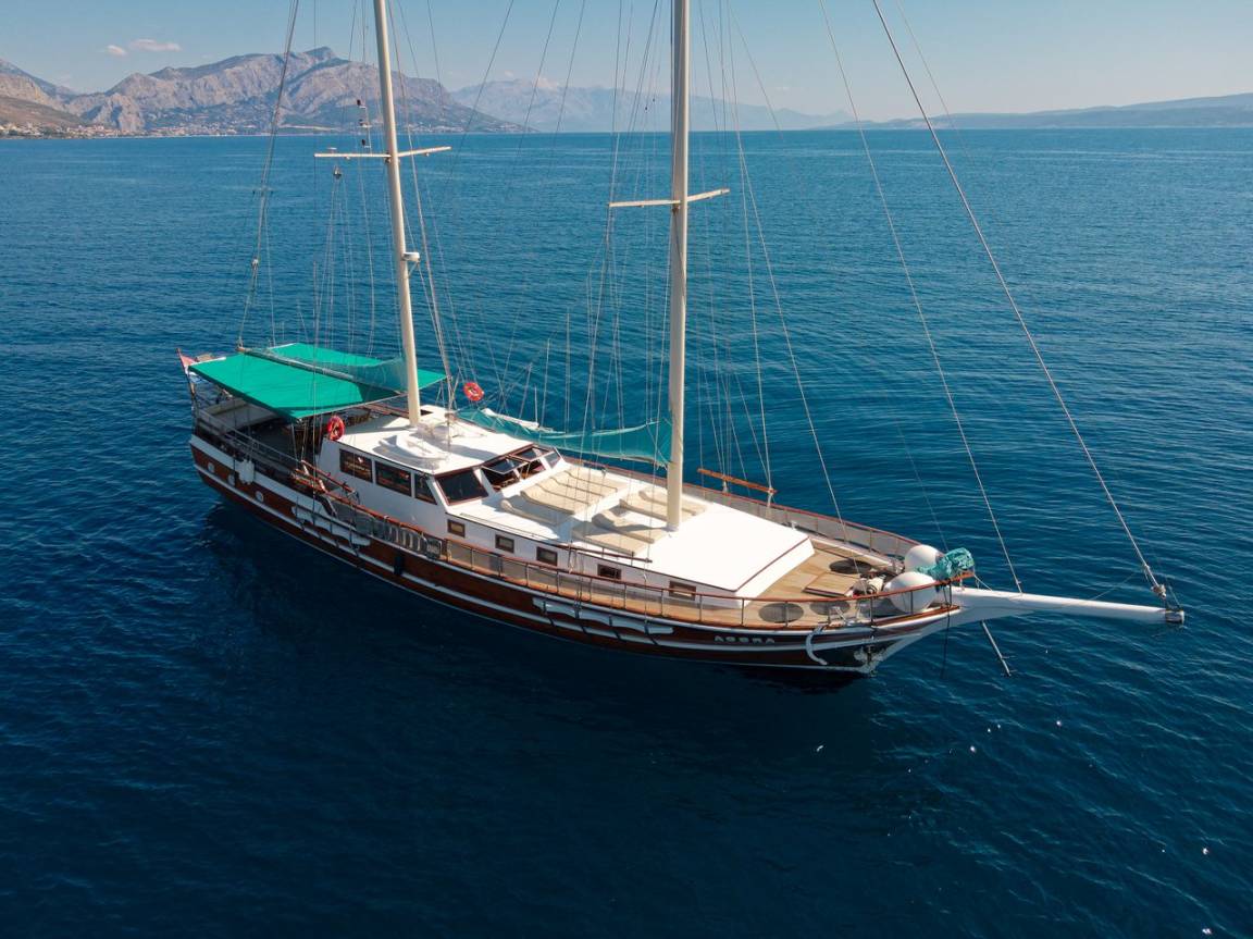 29 M² Houseboat ∙ 6 Bedrooms ∙ 12 Guests - Croatia
