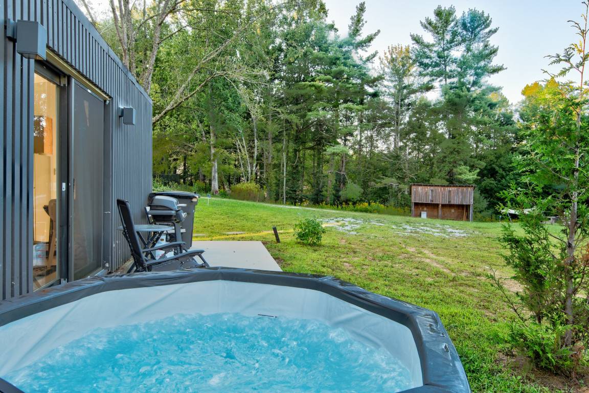 House ∙ 1 Bedroom ∙ 2 Guests - Roan Mountain, TN