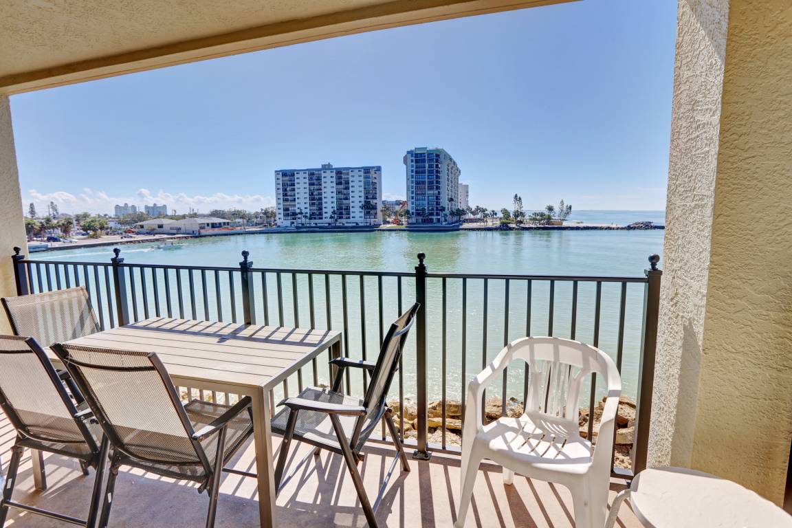 102 M² Condo ∙ 2 Bedrooms ∙ 6 Guests - Treasure Island, FL