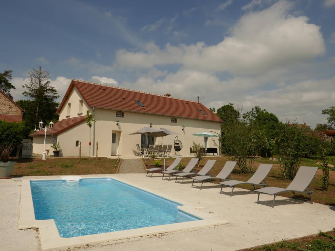 170 M² Cottage ∙ 6 Chambres ∙ 10 Personnes - Montluçon