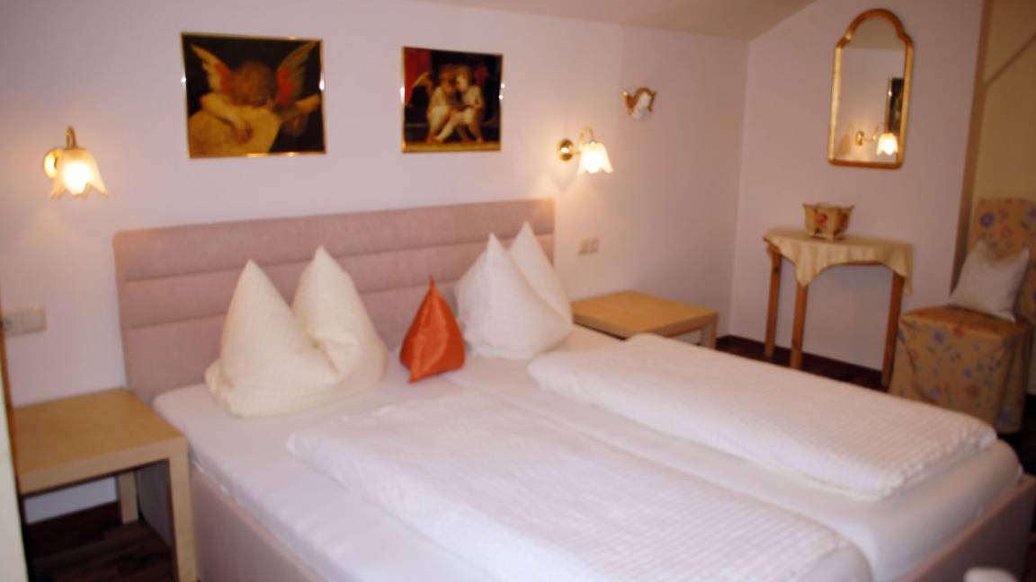 Hotel ∙ 3 Guests - Kelheim