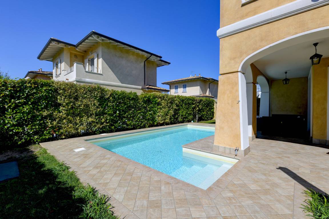 160 M² Villa ∙ 4 Bedrooms ∙ 7 Guests - Sirmione