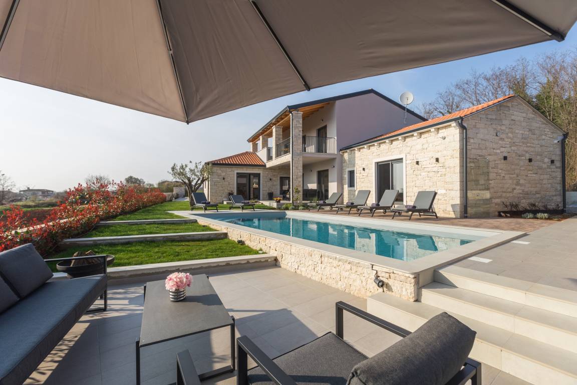 300 M² Villa ∙ 4 Slaapkamers ∙ 8 Gasten - Istrië