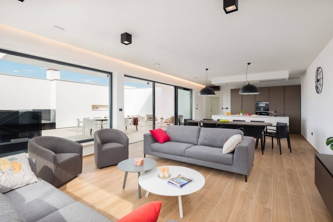 374 M² Ferienhaus ∙ 6 Schlafzimmer ∙ 12 Gäste - Rovinj