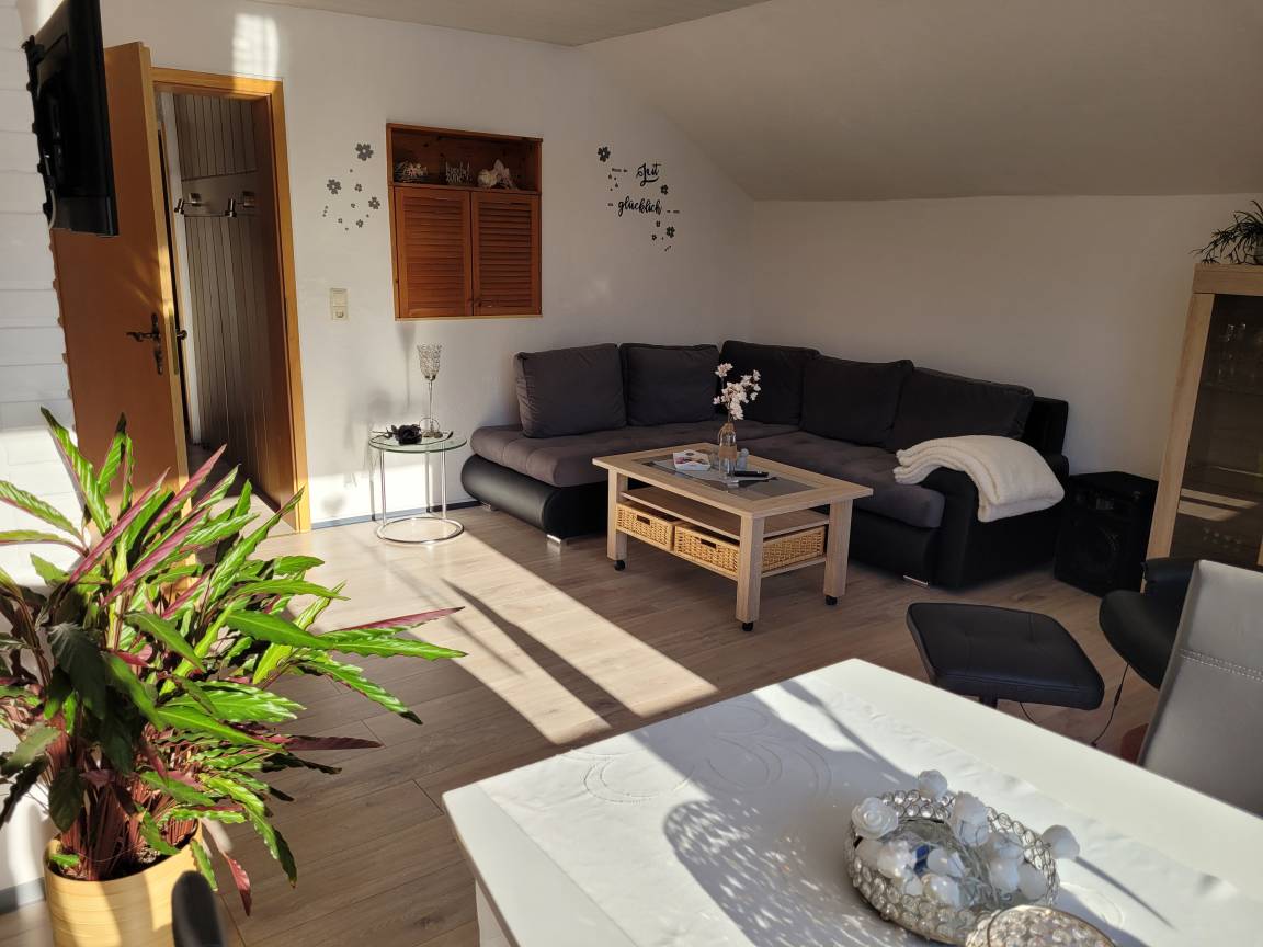 80 M² Ferienwohnung ∙ 2 Schlafzimmer ∙ 6 Gäste - Attendorn