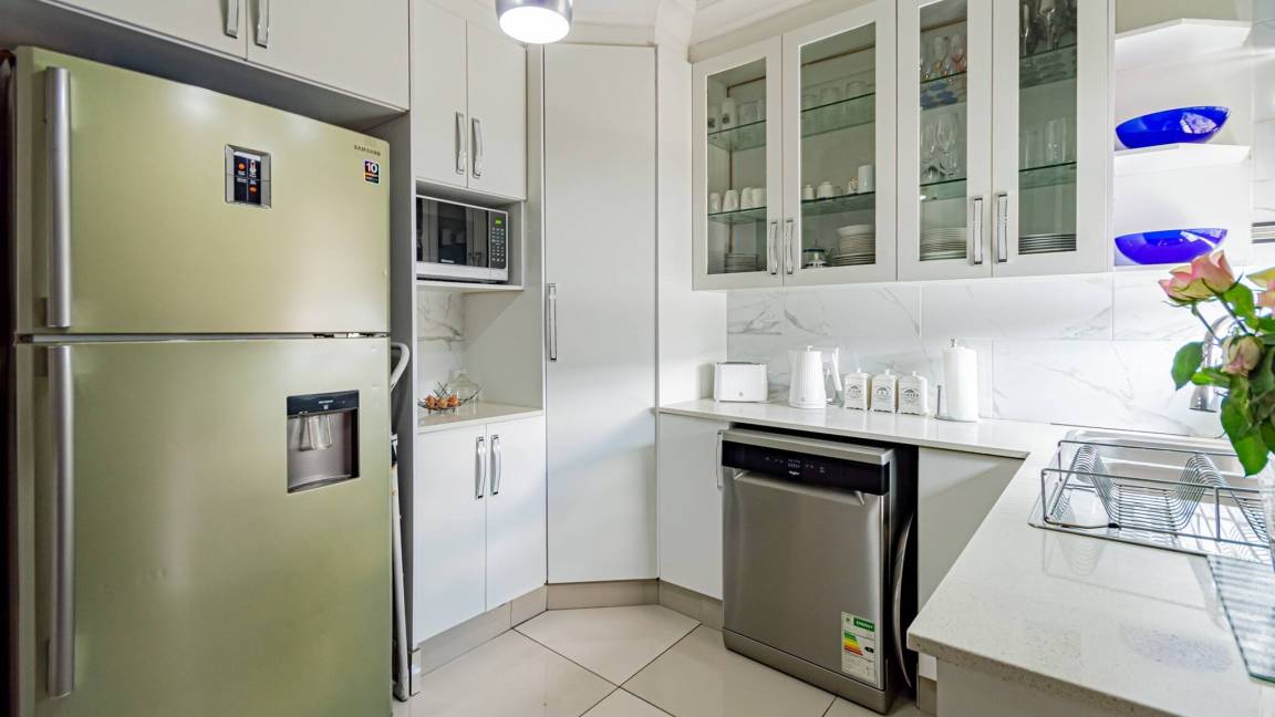 810 M² House ∙ 4 Bedrooms ∙ 10 Guests - Krugersdorp