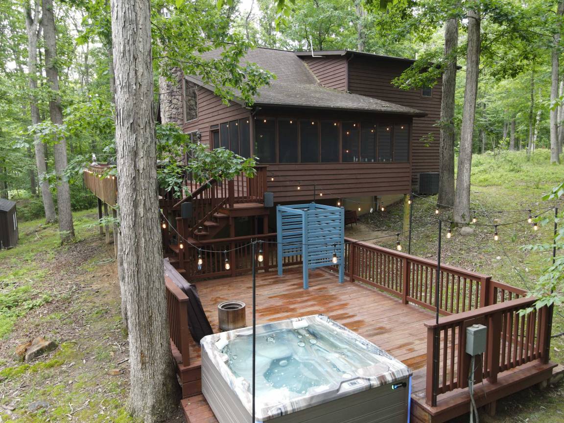 130 M² Cabin ∙ 3 Bedrooms ∙ 6 Guests - Berkeley Springs, WV