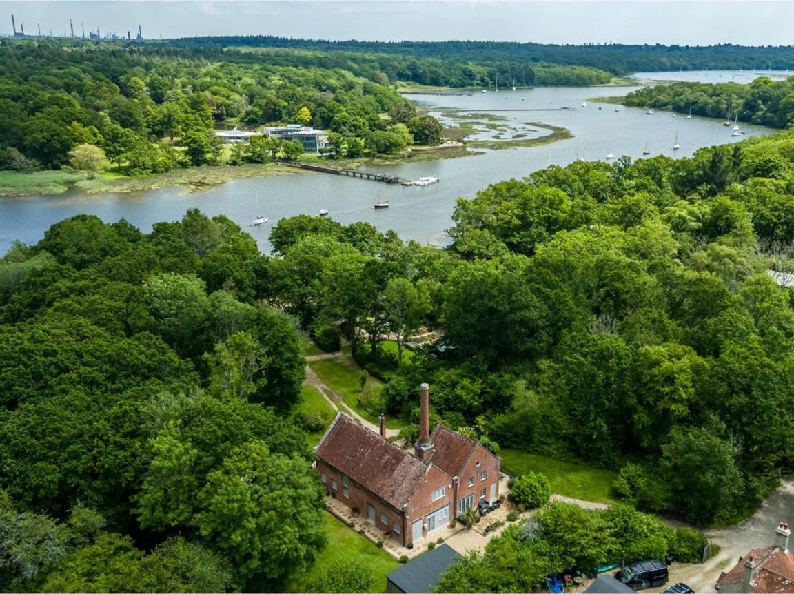 Cottage ∙ 5 Bedrooms ∙ 8 Guests - Brockenhurst