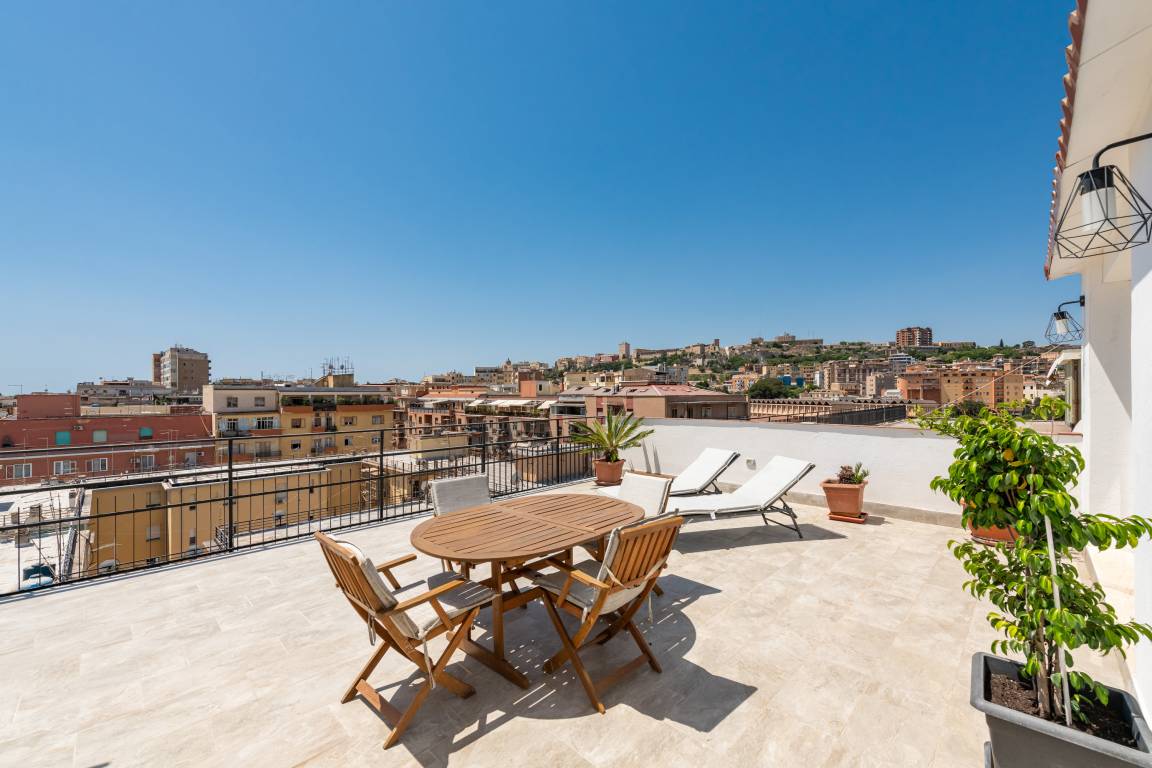 60 M² Apartment ∙ 2 Bedrooms ∙ 4 Guests - Cagliari