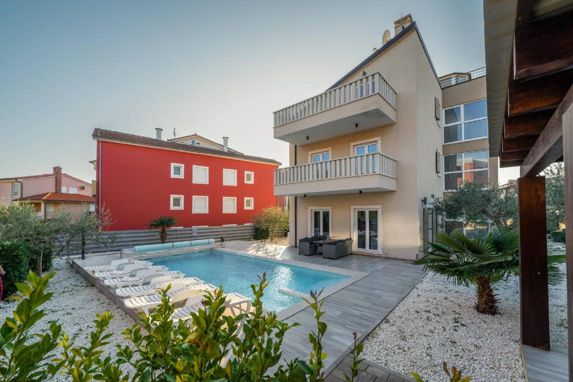 400 M² Maison De Vacances ∙ 8 Chambres ∙ 16 Personnes - Medulin