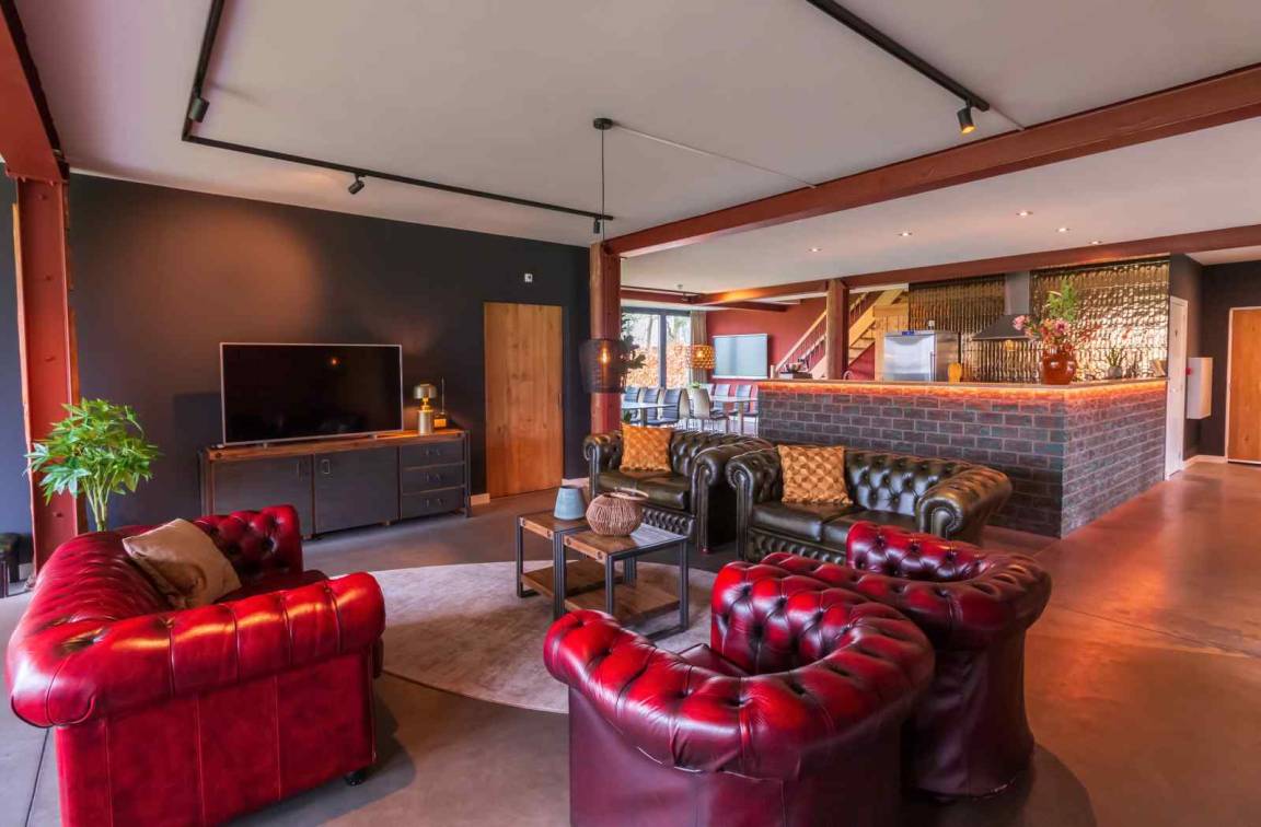 440 M² Casa ∙ 7 Habitaciones ∙ 18 Huéspedes - Assen