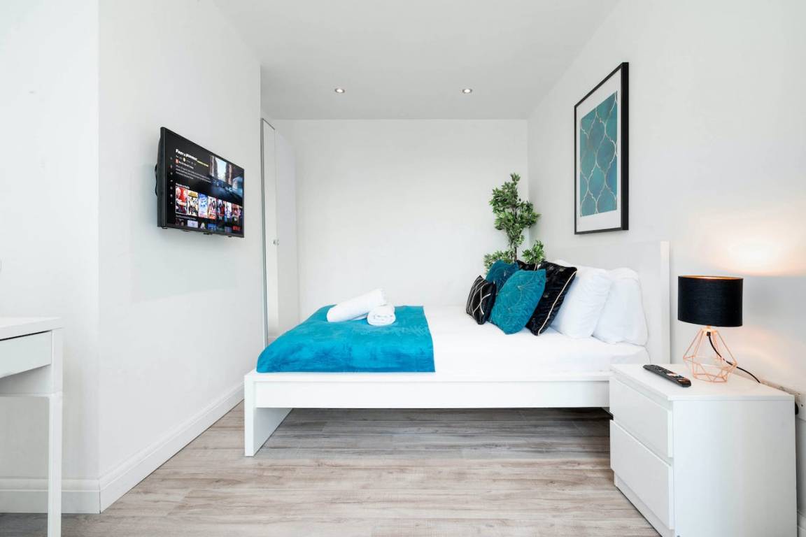 279 M² House ∙ 4 Bedrooms ∙ 7 Guests - New Street Station - Birmingham
