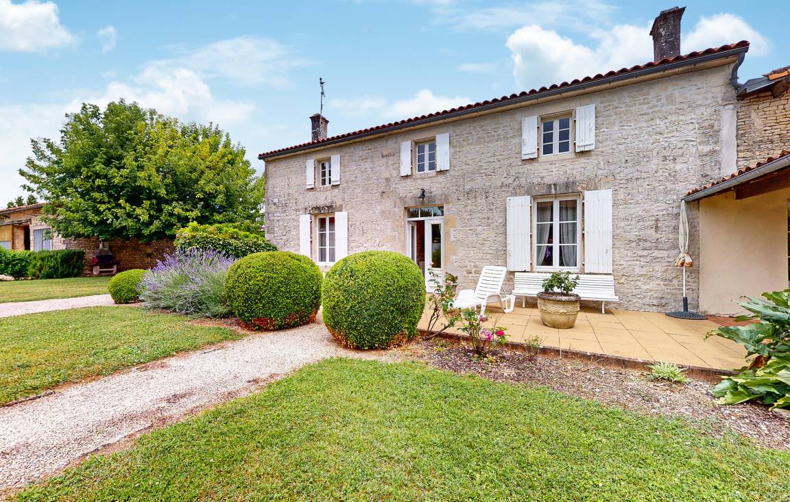 155 M² Casa ∙ 3 Habitaciones ∙ 5 Huéspedes - Charente